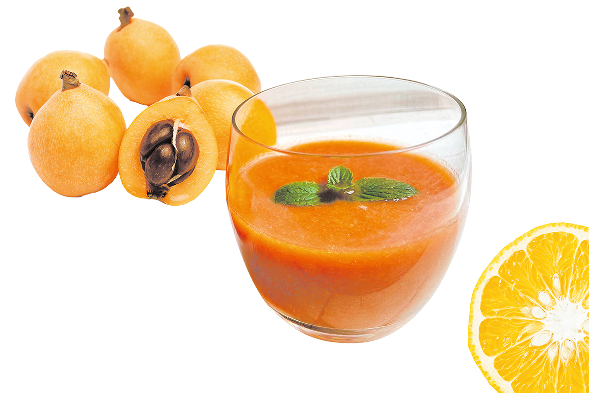 初夏に気になるのどと肌の乾燥に「びわと甘夏のスムージー」で潤いを 〔久保奈穂実さんのおいしい漢方レシピ〕 | 家庭画報.com｜“素敵な人”のディレクトリ