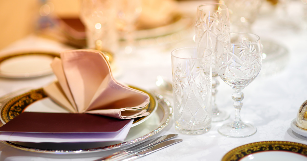 大人検定365 食事中に中座する時、ナプキンはテーブルの上に置いてよい？